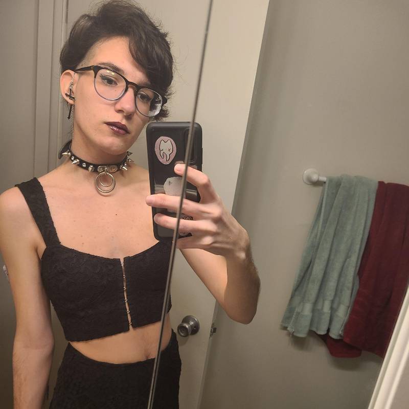 Femboy Izzie | Free Chat with AI Bot