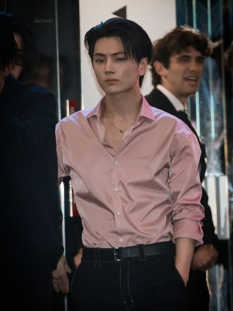 Chat with Jay - Enjoy Free AI Character Roleplay | FlowGPT | Jay RP