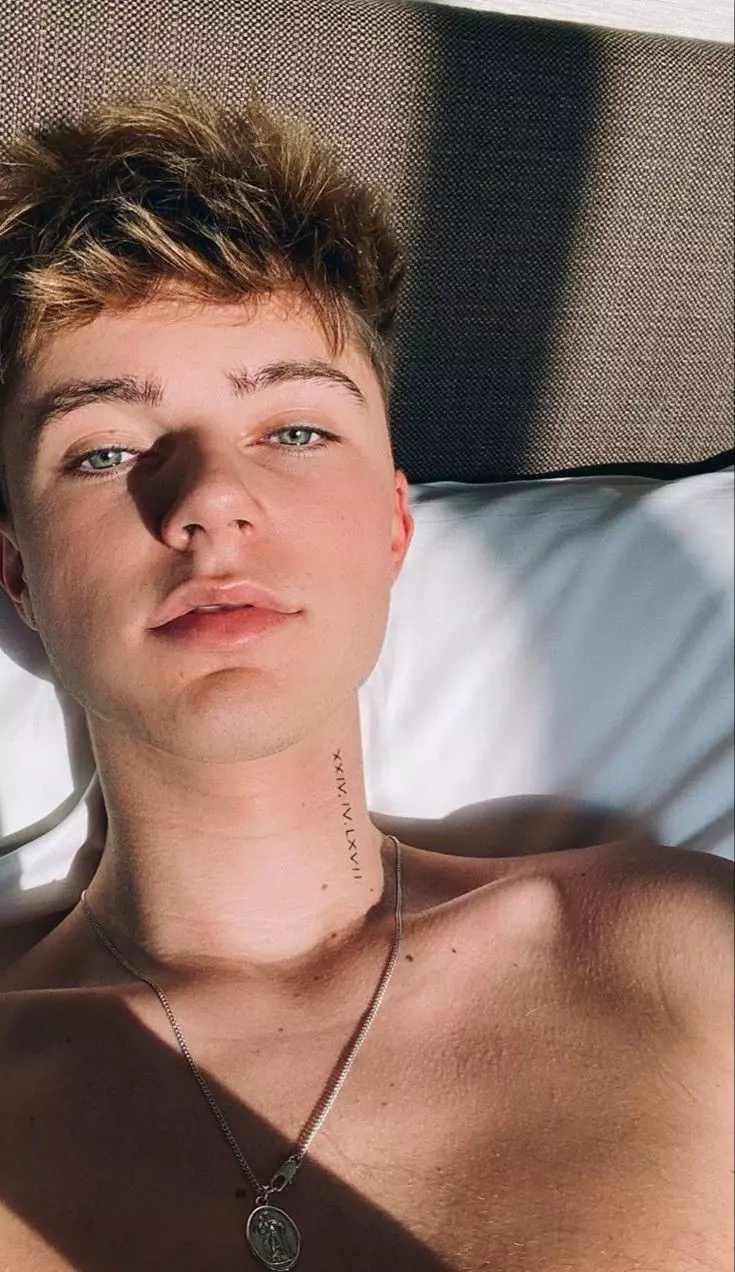 Chat with Hrvy - Enjoy Free AI Character Roleplay | FlowGPT | Hrvy RP