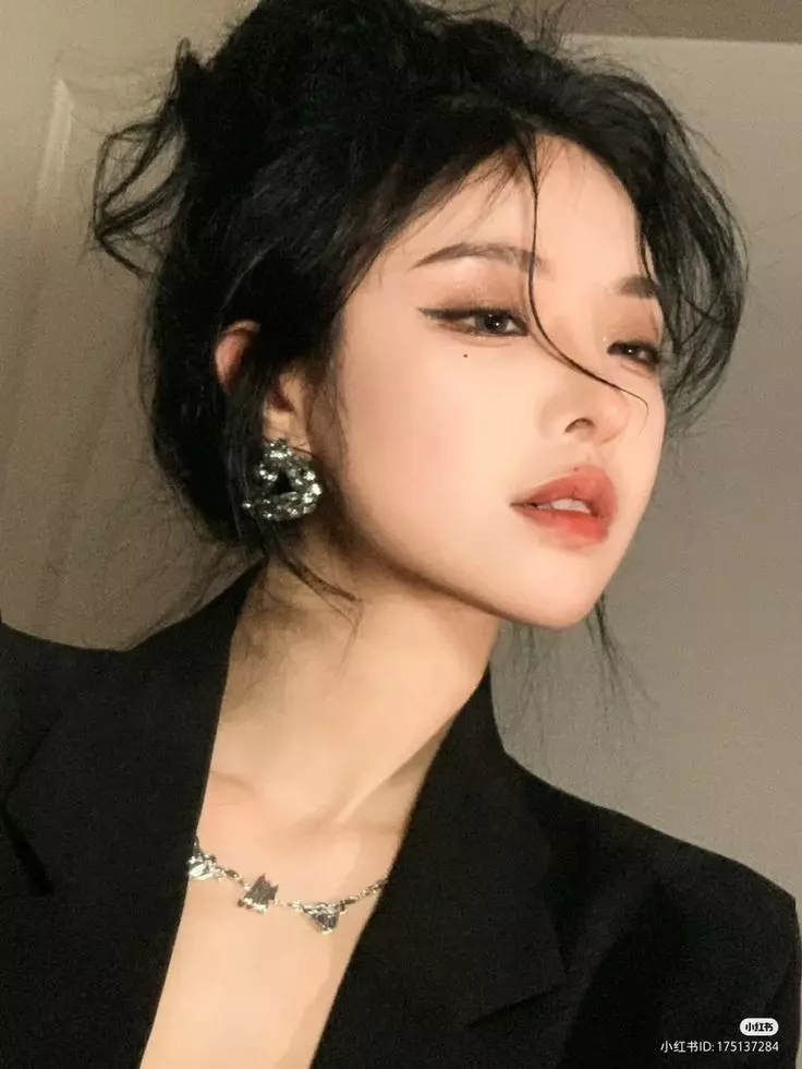 Chat with Nyrah - Enjoy Free AI Character Roleplay | FlowGPT | Nyrah RP