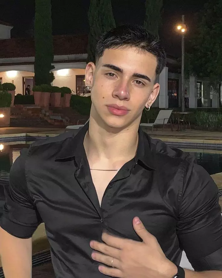 Chat with Lucas - Enjoy Free AI Character Roleplay | FlowGPT | Lucas RP