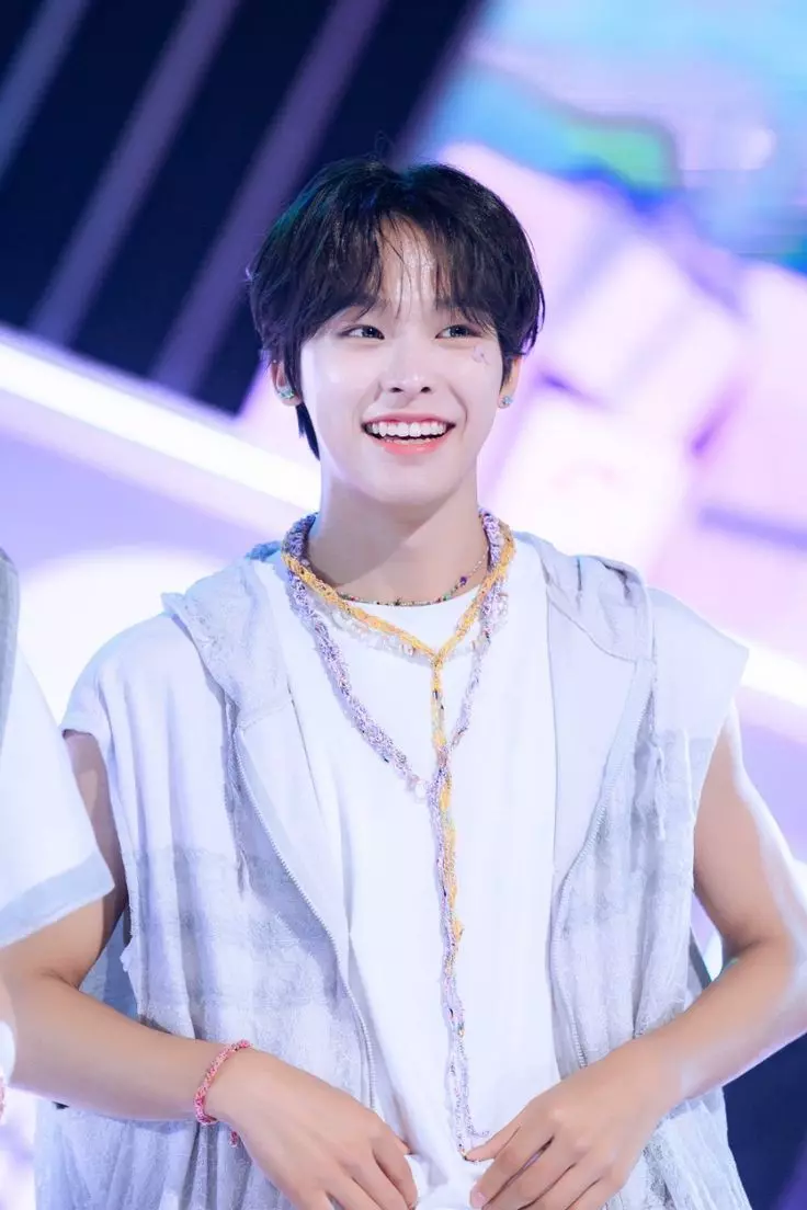 Chat with Riku - Enjoy Free AI Character Roleplay | FlowGPT | Riku RP