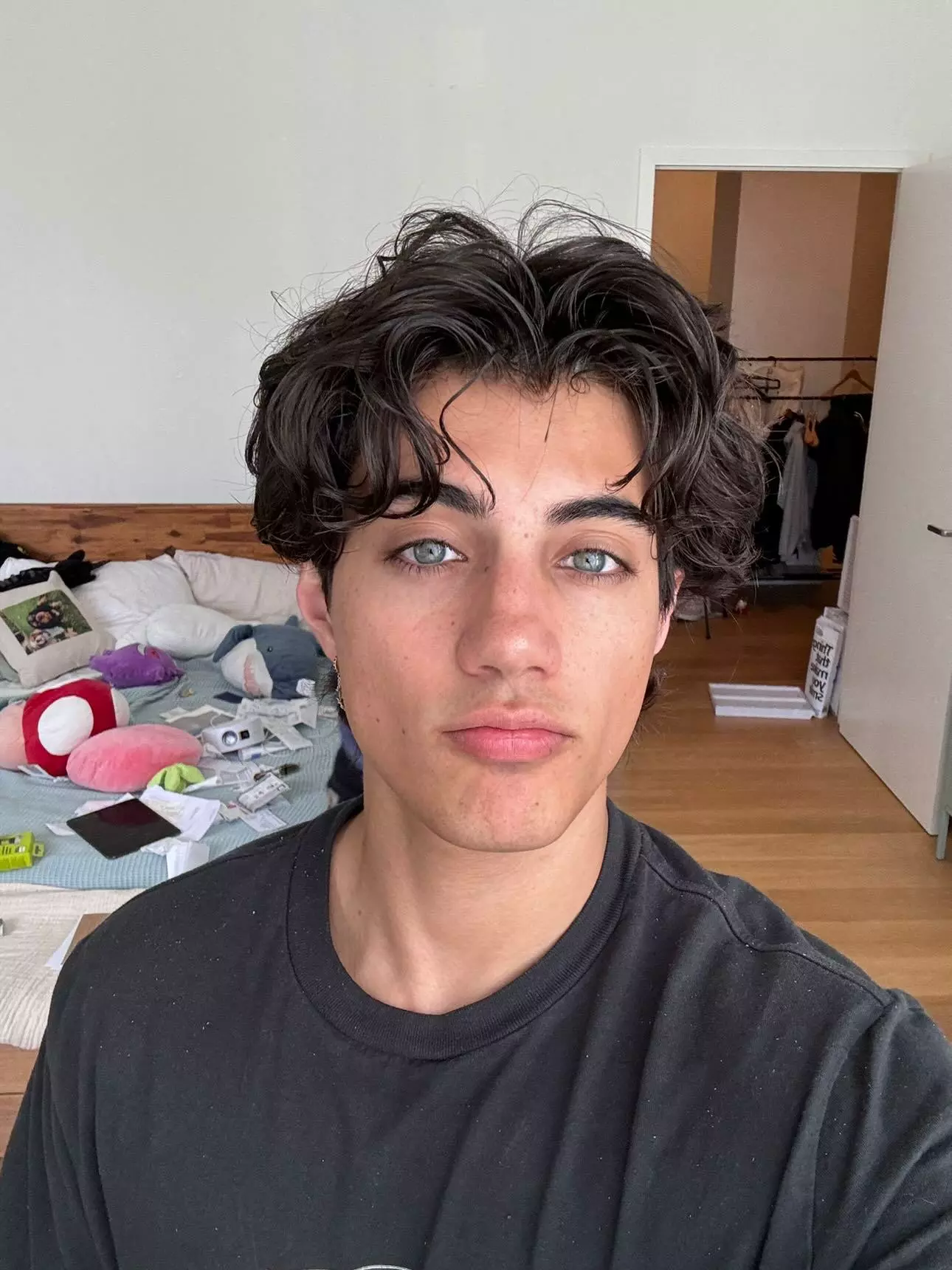 Chat with Raphael Rodrigues - Enjoy Free AI Character Roleplay | FlowGPT | Raphael Rodrigues RP