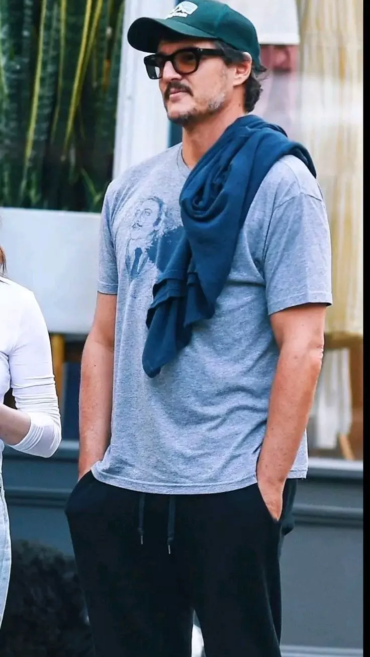 Chat with Pedro Pascal - Enjoy Free AI Character Roleplay | FlowGPT ...