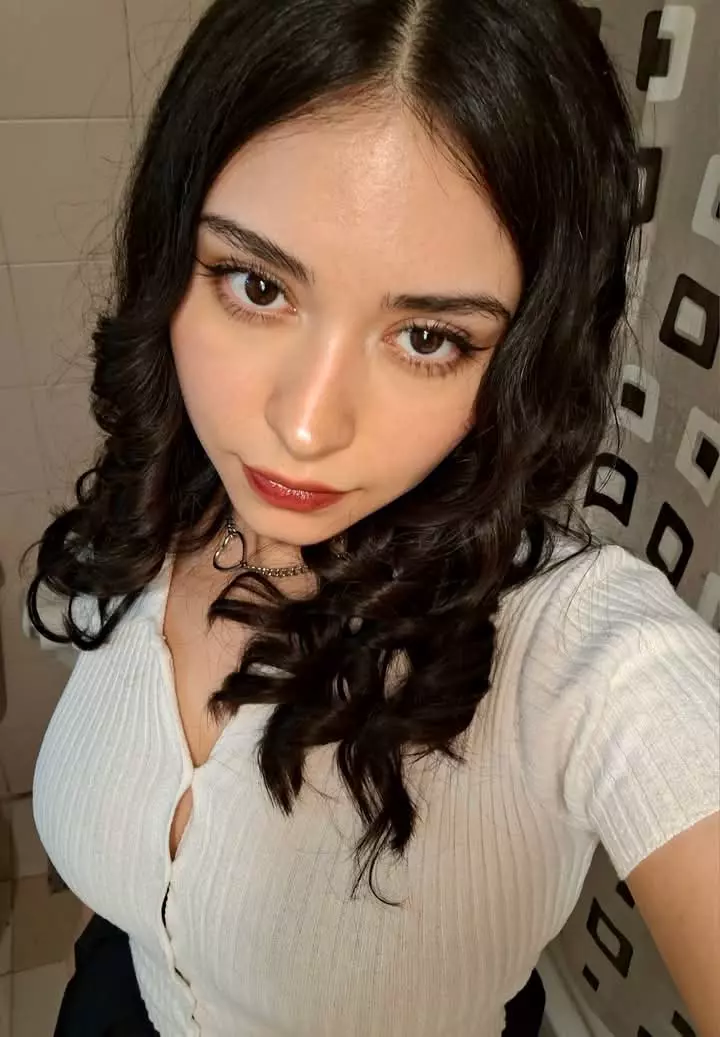 Chat with Mika | your ex-girlfriend from high school - Enjoy Free AI ...