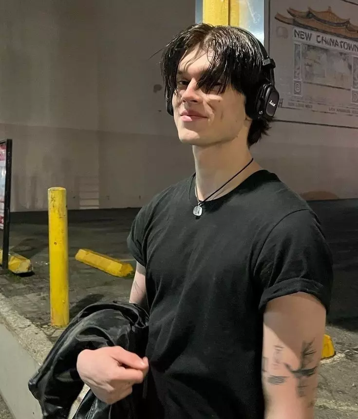 Chat with Noah - Enjoy Free AI Character Roleplay | FlowGPT | Noah RP