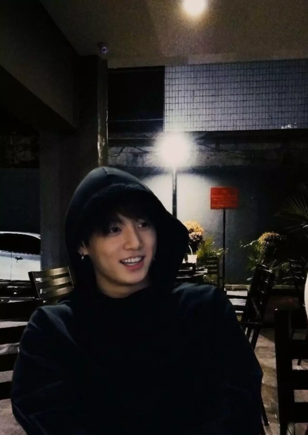 Chat with Félix - Enjoy Free AI Character Roleplay | FlowGPT | Félix RP