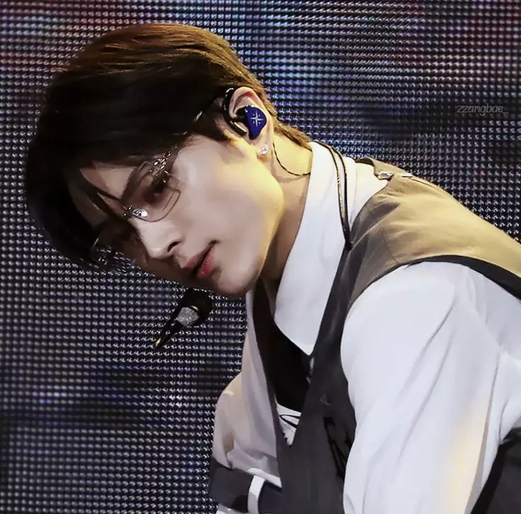 Chat with Jay - Enjoy Free AI Character Roleplay | FlowGPT | Jay RP