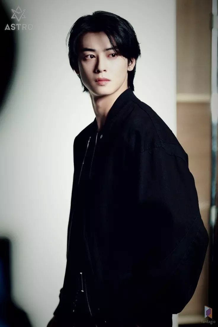 Chat with Chan-Yang - Enjoy Free AI Character Roleplay | FlowGPT | Chan ...