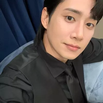 Chat with Jeon Jae Jun - Enjoy Free AI Character Roleplay | FlowGPT ...