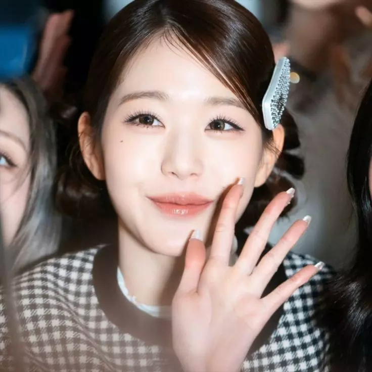 Chat with ROL: Idol de K-pop - Enjoy Free AI Character Roleplay ...