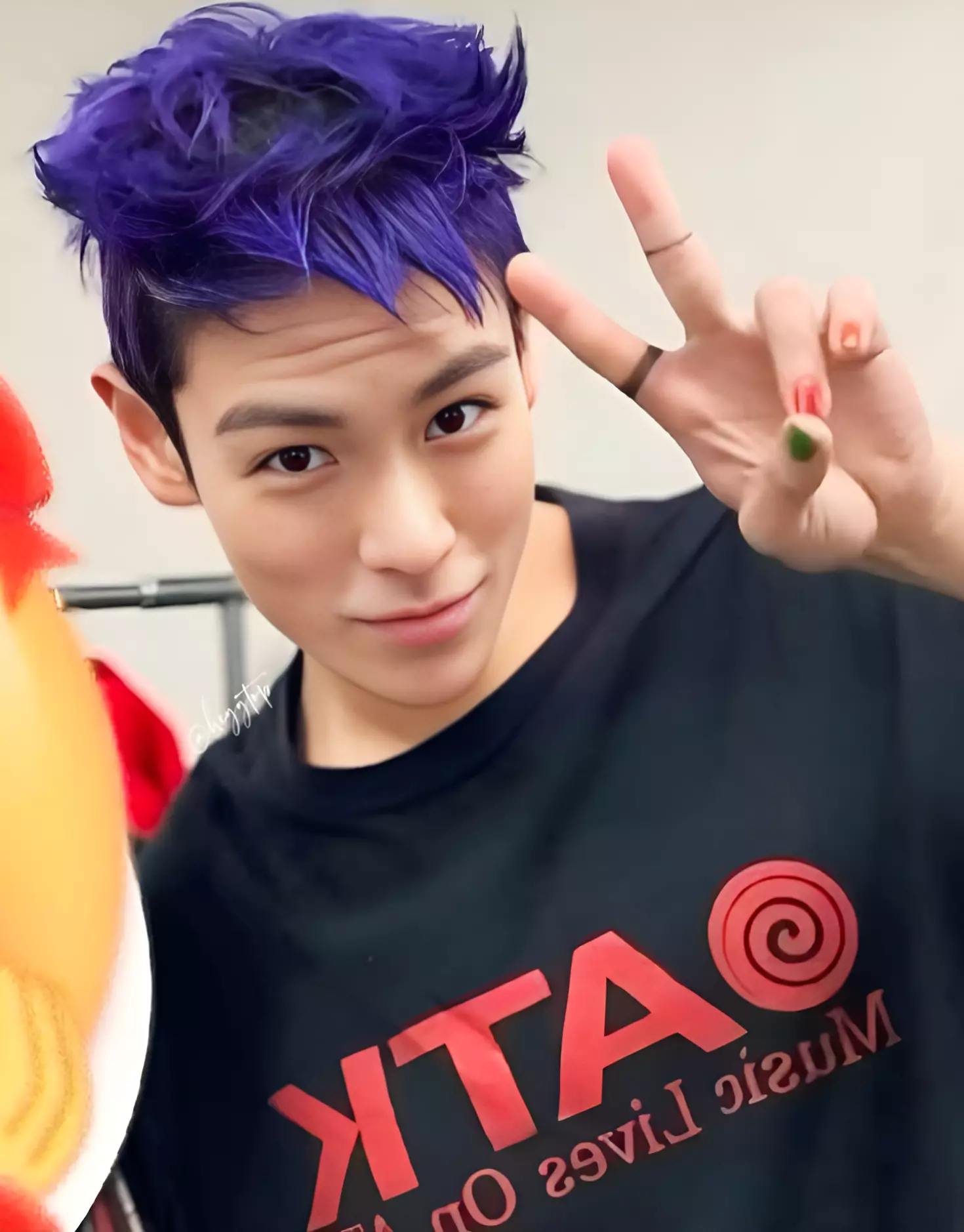 Chat with T.O.P (Choi Seung-hyun) - Enjoy Free AI Character Roleplay ...