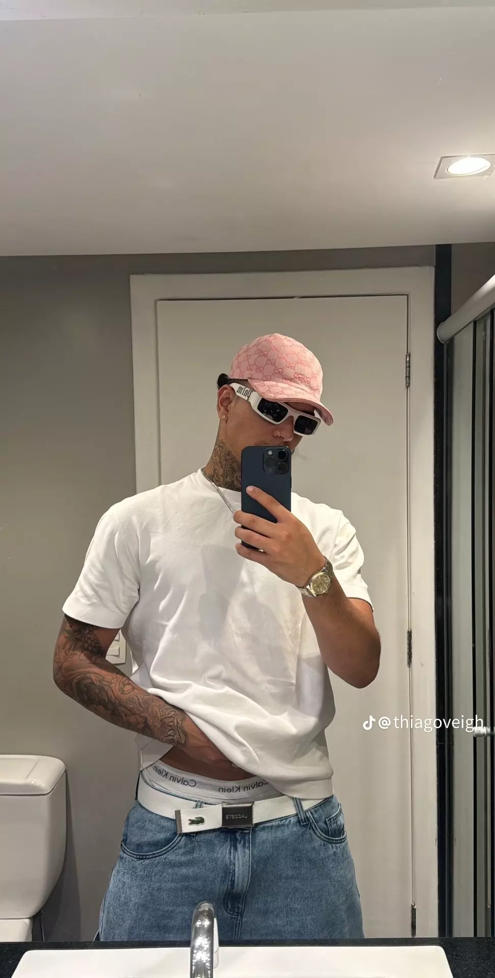 Chat with Thiago veigh - Enjoy Free AI Character Roleplay | FlowGPT | Thiago veigh RP