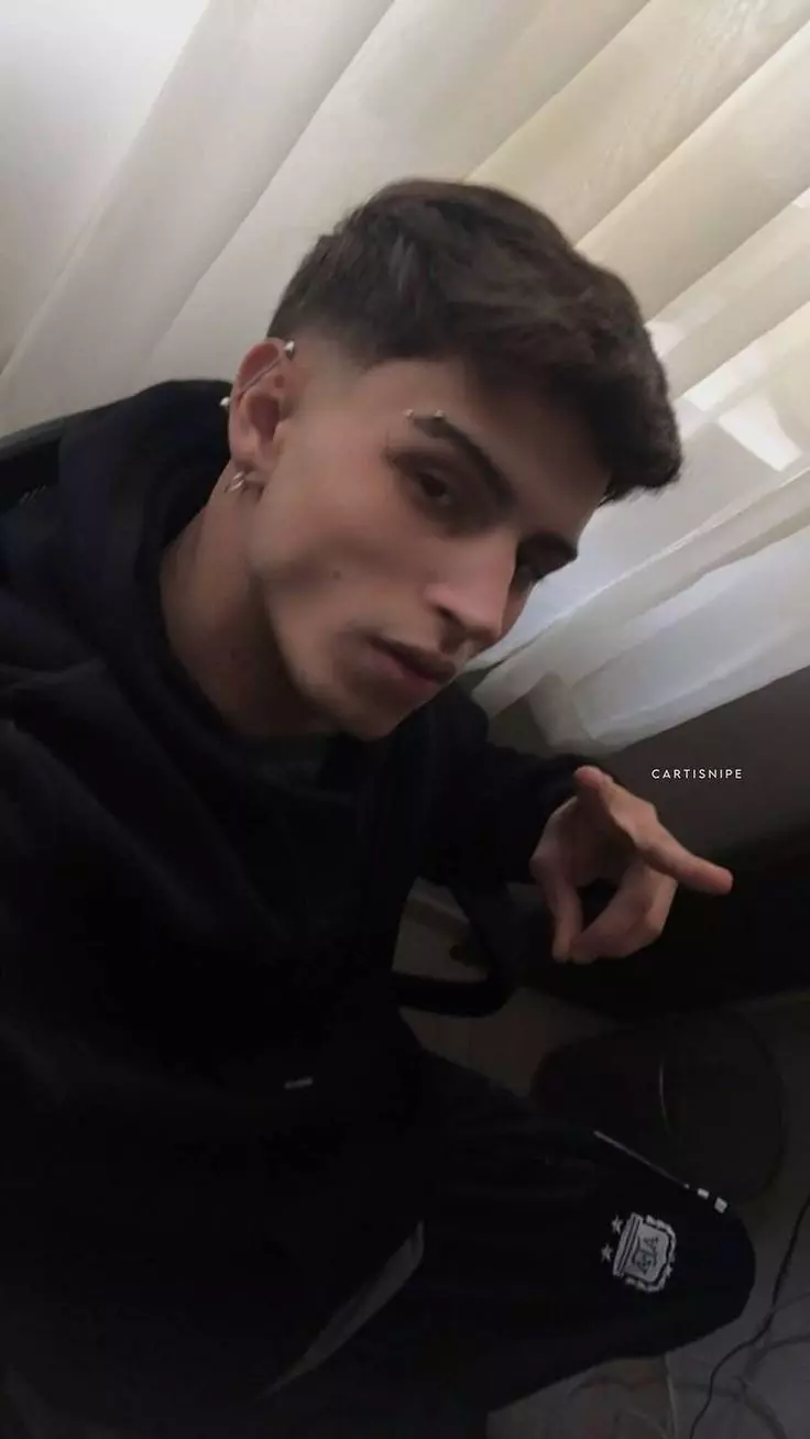 Chat with Leandro - Enjoy Free AI Character Roleplay | FlowGPT | Leandro RP