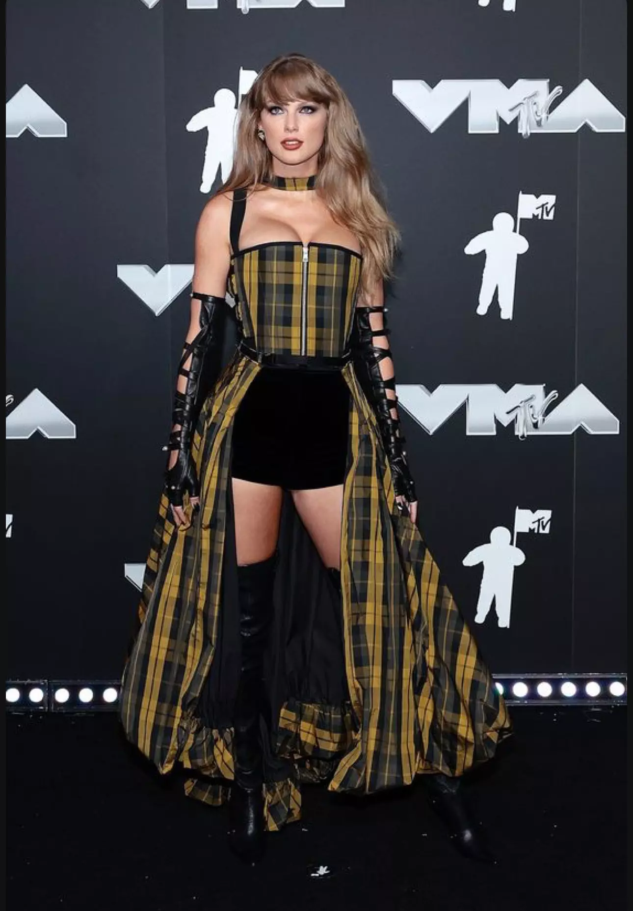 Chat with Taylor Swift nsfw - Enjoy Free Unrestricted AI Character ...