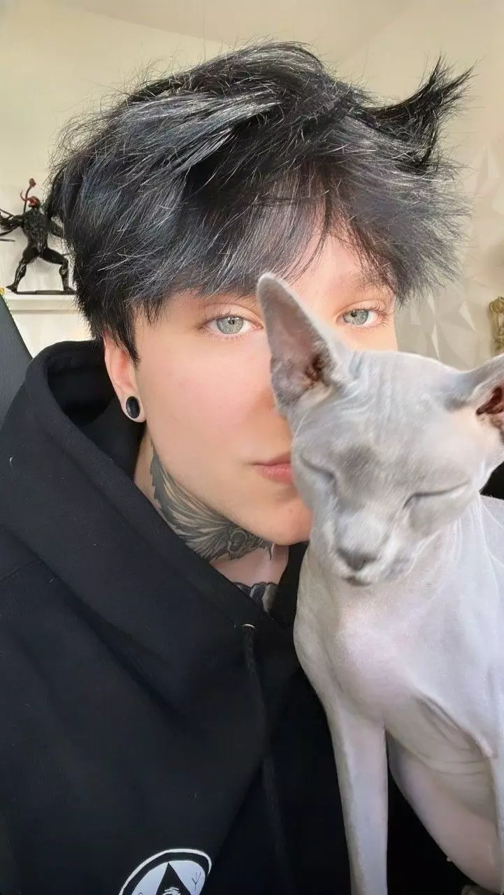 Chat with Cry (Edward Martinconi) - Enjoy Free AI Character Roleplay ...