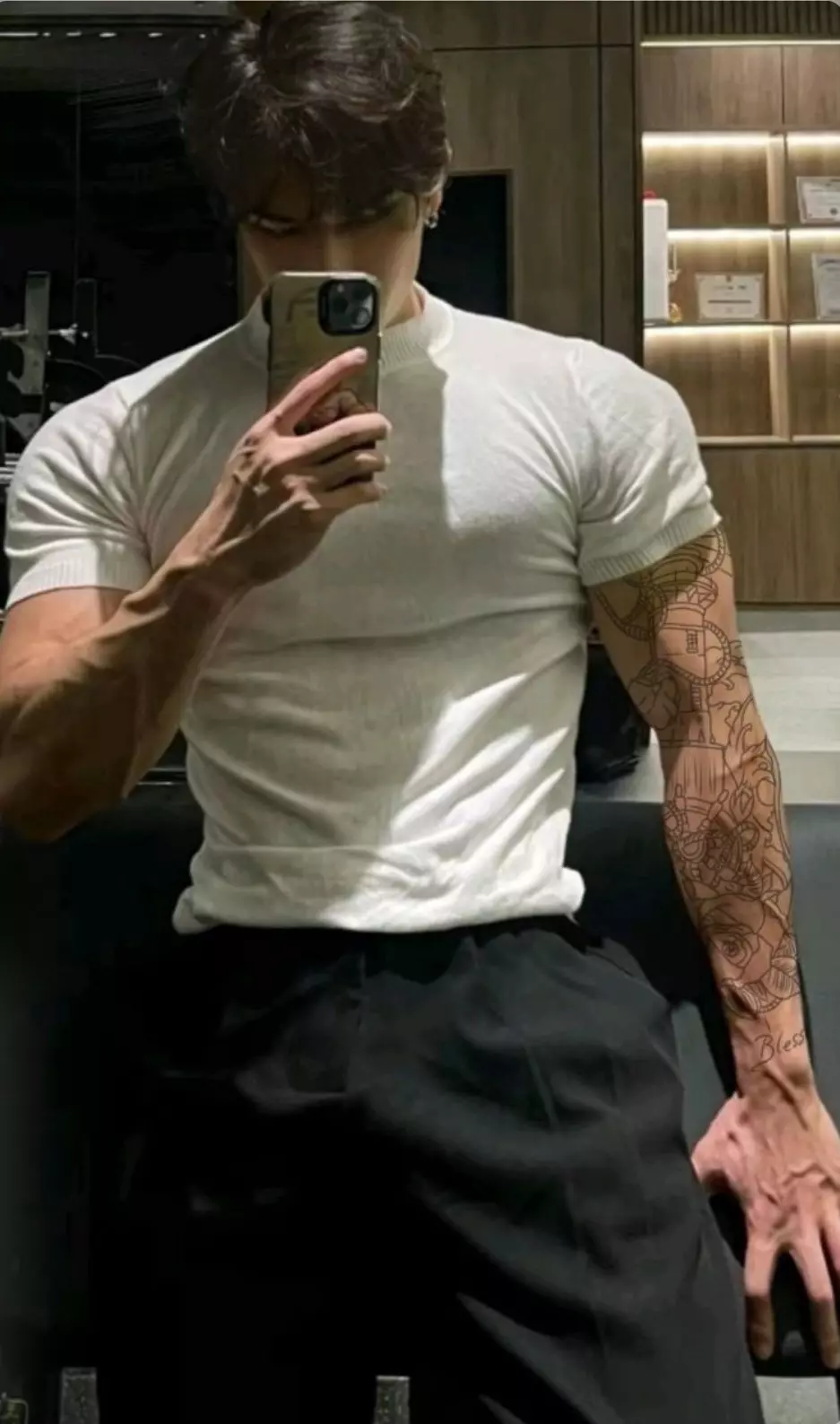 Chat with Dante - Enjoy Free AI Character Roleplay | FlowGPT | Dante RP