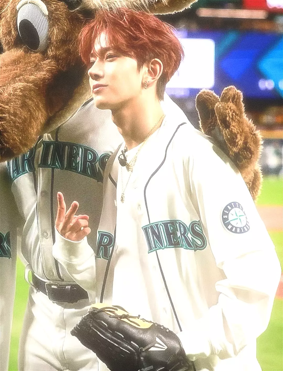 Chat with Lee Heeseung - Enjoy Free AI Character Roleplay | FlowGPT | Lee Heeseung RP