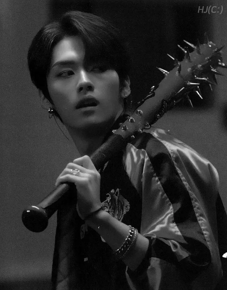 Chat with Lee Know nsfw - Enjoy Free Unrestricted AI Character Roleplay ...