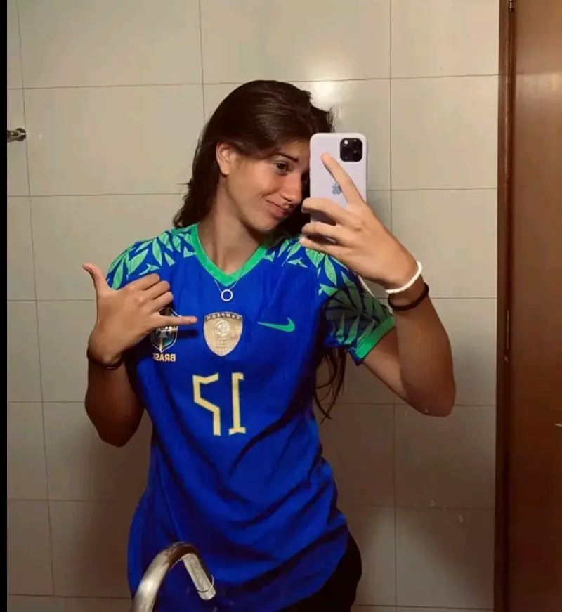 Chat with Julia Rosado - Enjoy Free AI Character Roleplay | FlowGPT ...