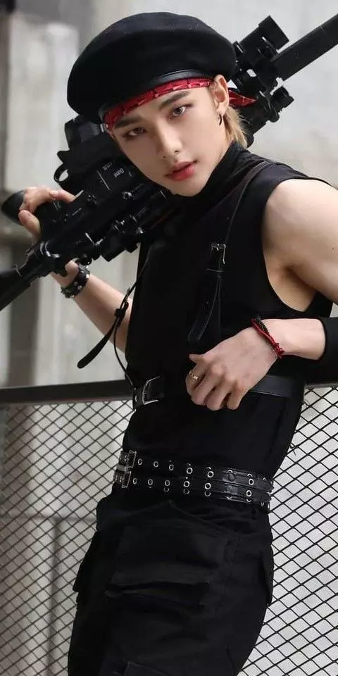 Chat with Hyunlix - Mafioso (Ômegaverse) - Enjoy Free AI Character ...