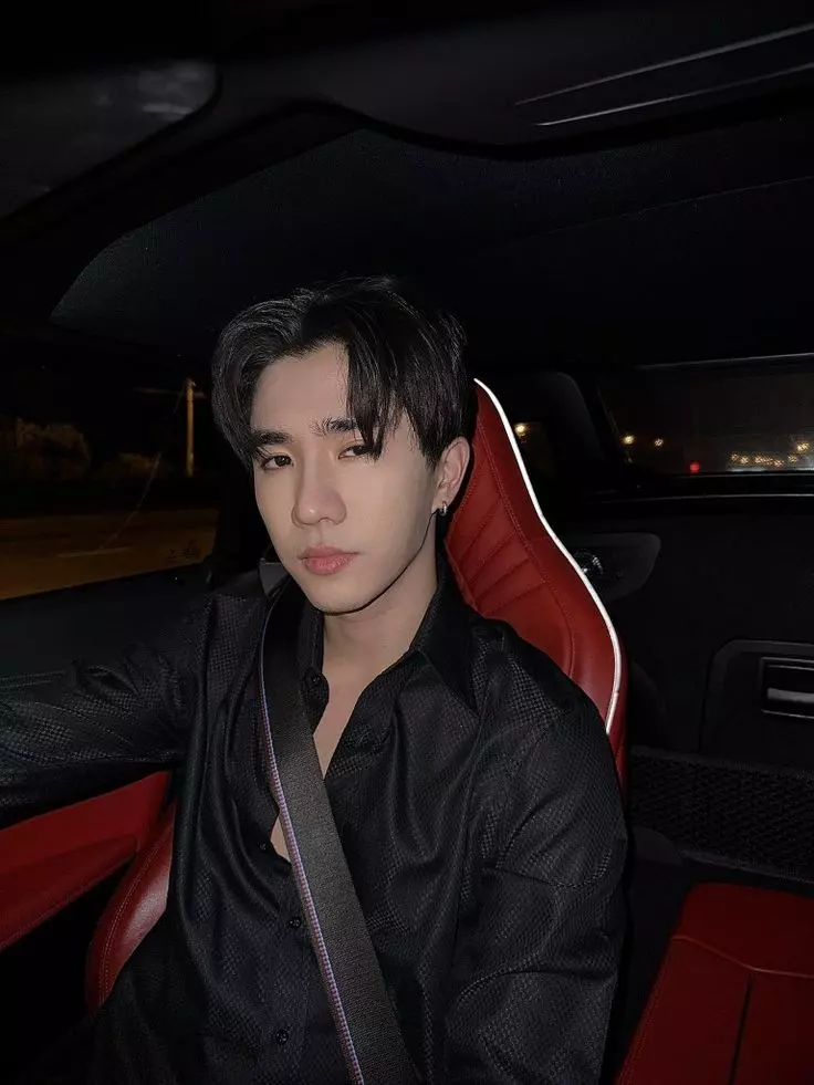 Chat with the largest || Bl - Enjoy Free AI Character Roleplay ...