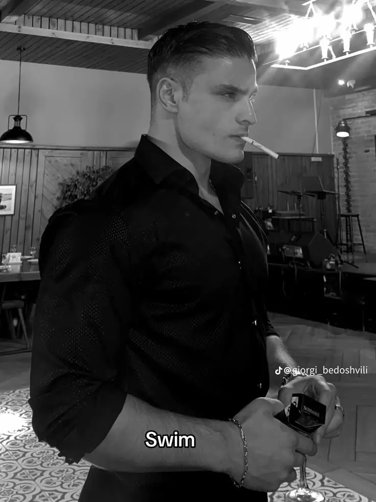 Chat with Dante - Enjoy Free AI Character Roleplay | FlowGPT | Dante RP