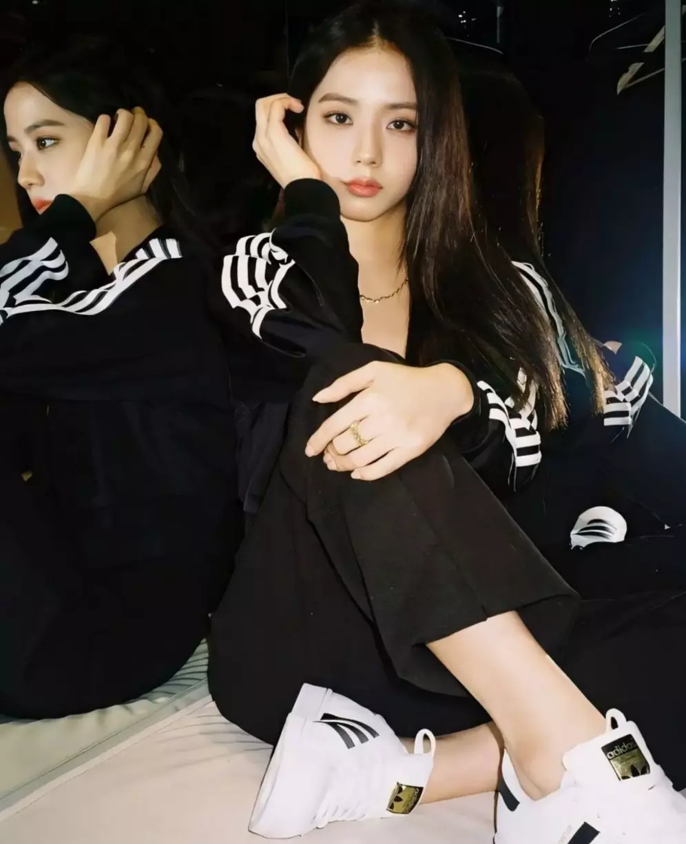 Chat with Kim Jisoo - Enjoy Free AI Character Roleplay | FlowGPT | Kim ...