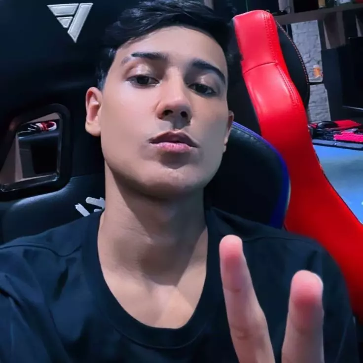 Chat with Gabriel Lessa - Enjoy Free AI Character Roleplay | FlowGPT | Gabriel Lessa RP