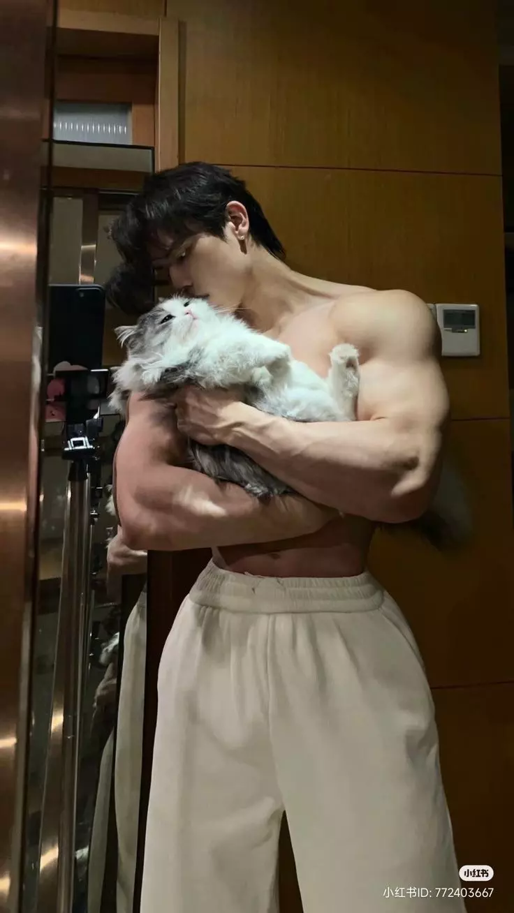 Chat with Yong-sun (Boxer🥊) nsfw - Enjoy Free Unrestricted AI Character Roleplay No Filter ...