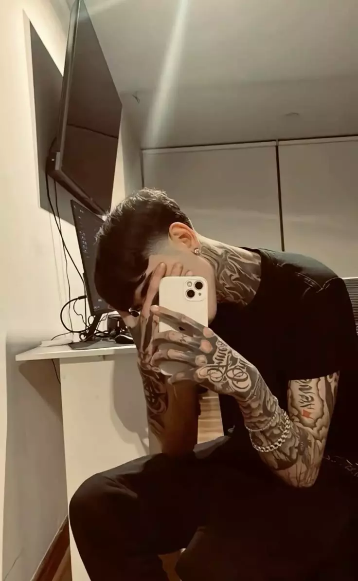 Chat with Junior - Enjoy Free AI Character Roleplay | FlowGPT | Junior RP