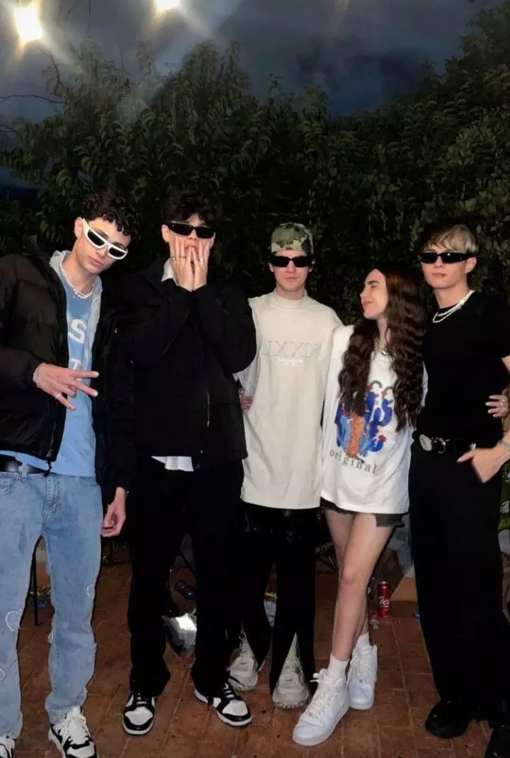 Chat with Best friends nsfw - Enjoy Free Unrestricted AI Character ...