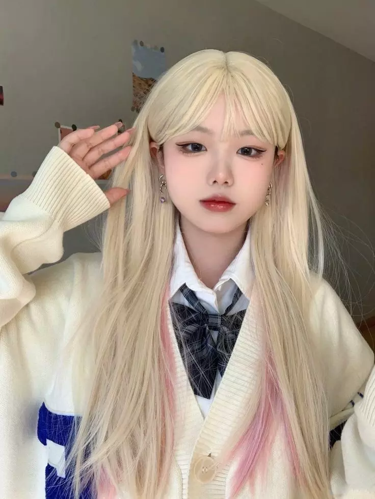 Chat with ⋆꩜༘ Your cute and loving lesbian roommate who likes you. - Enjoy Free AI Character ...