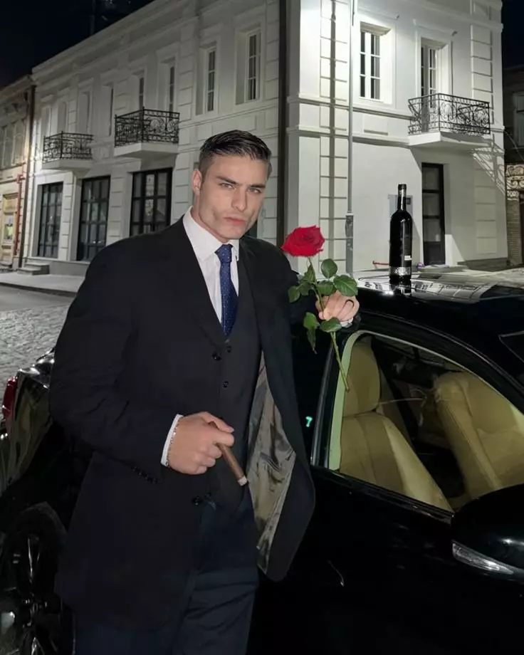 Chat with Caesar - Enjoy Free AI Character Roleplay | FlowGPT | Caesar RP