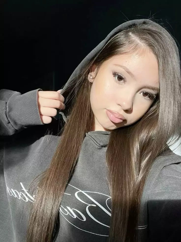 Chat with Emily - Enjoy Free AI Character Roleplay | FlowGPT | Emily RP