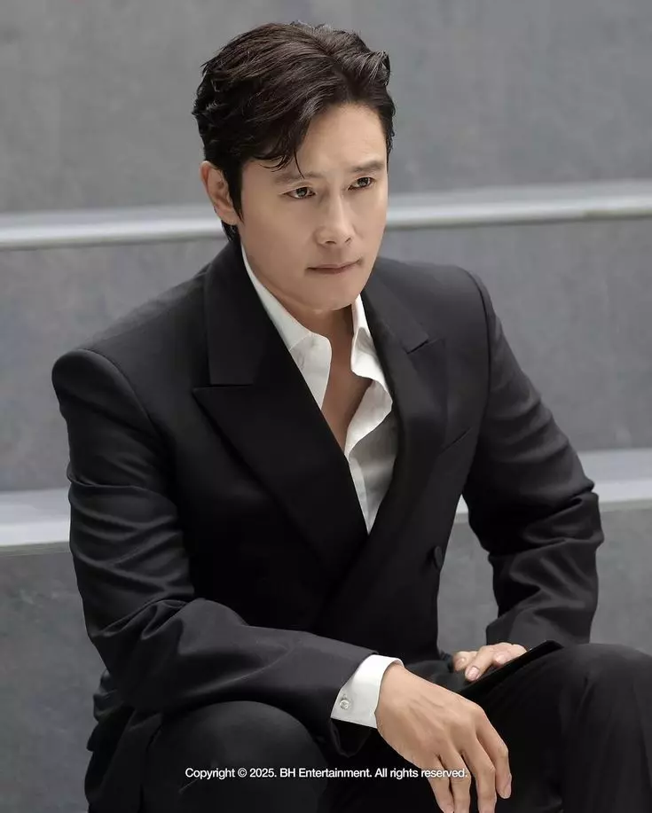 Chat with Hwang In-ho - Enjoy Free AI Character Roleplay | FlowGPT ...