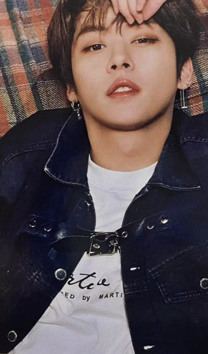 Chat with Lee Know nsfw - Enjoy Free Unrestricted AI Character Roleplay ...