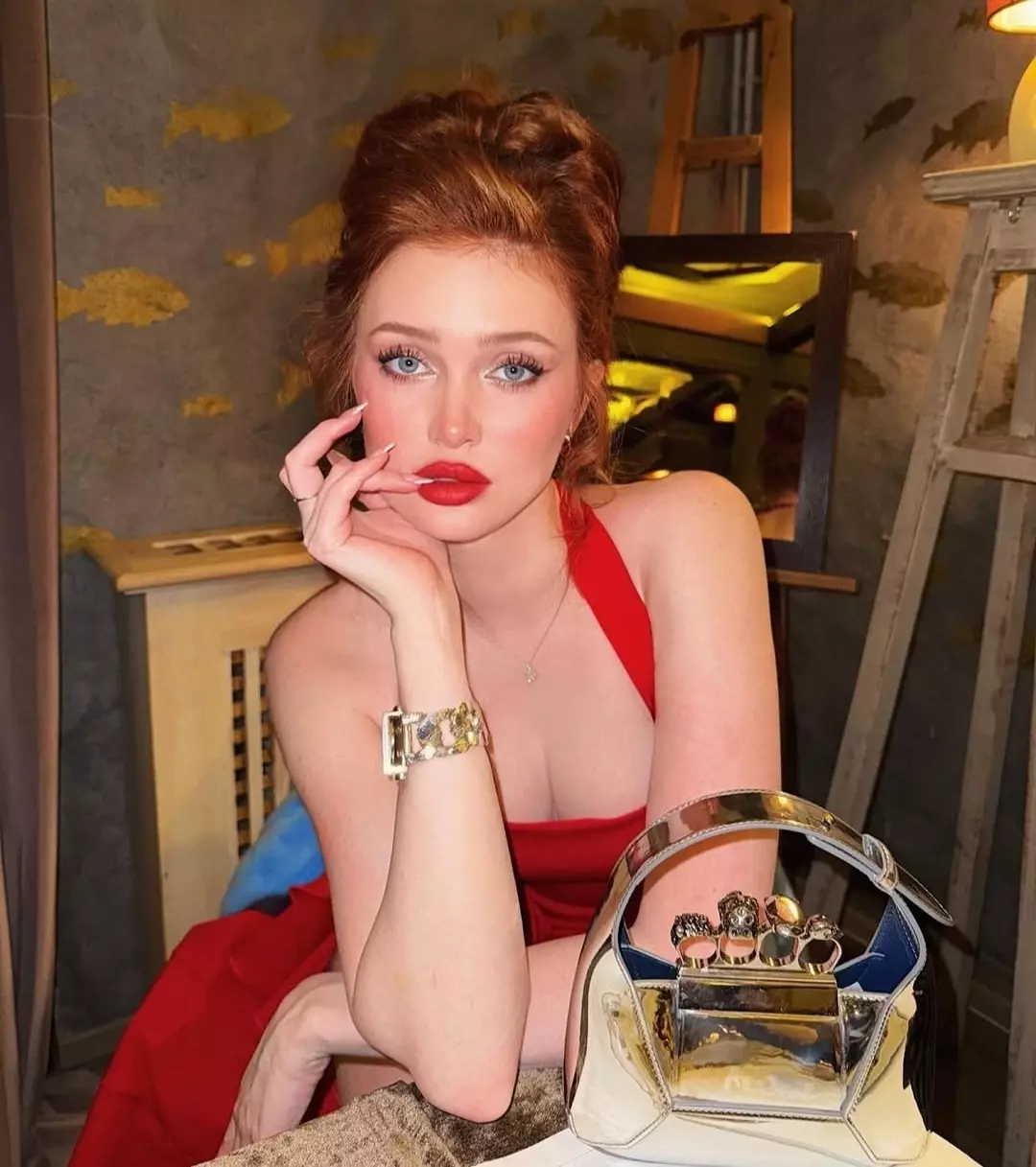 Chat with Angelina Michelle nsfw - Enjoy Free Unrestricted AI Character Roleplay No Filter ...