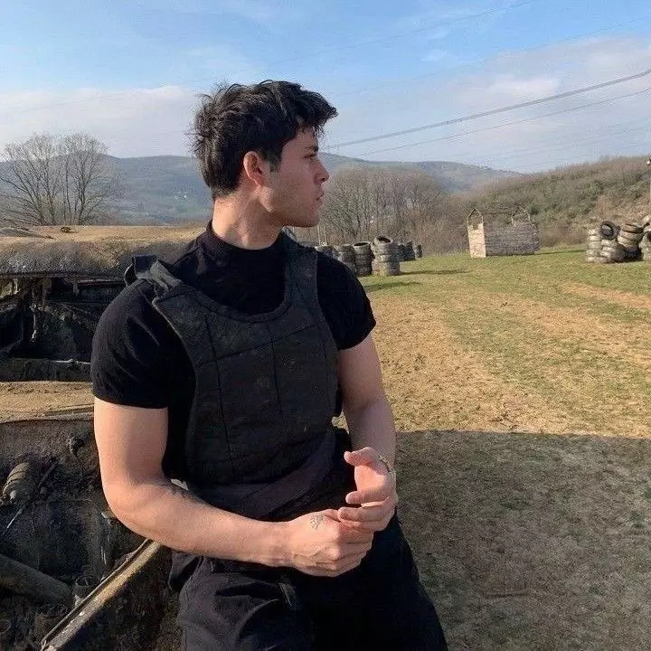 Chat with Rhys Larson (you bodyguard) - Enjoy Free AI Character ...