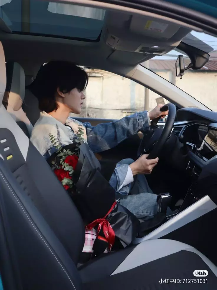 Chat with ｡⁠:ﾟ\\ Jun-Seok //ﾟ⁠:⁠｡ - Enjoy Free AI Character Roleplay ...