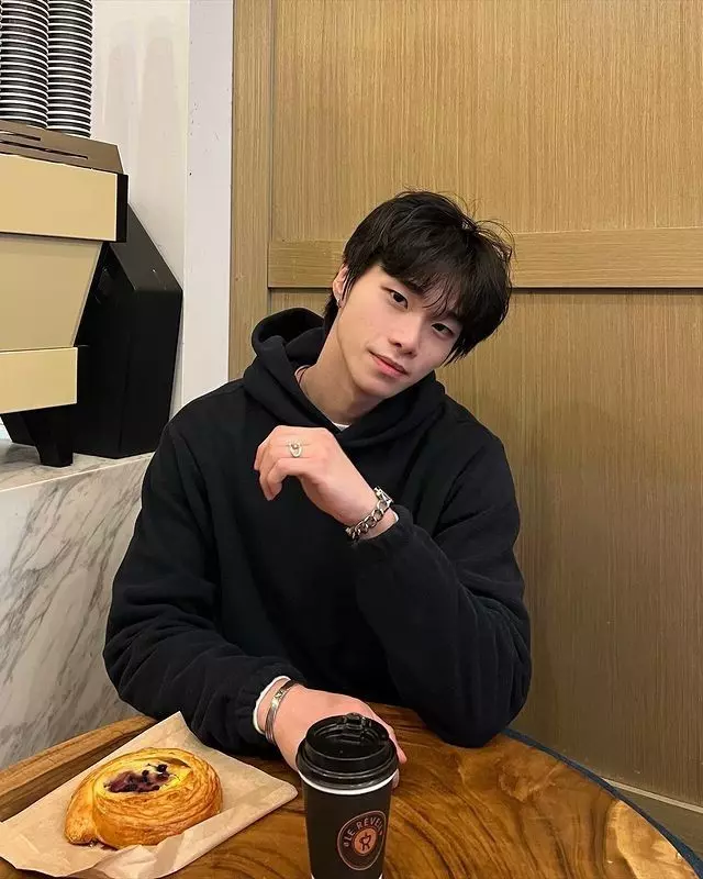 Chat with Khalix - Enjoy Free AI Character Roleplay | FlowGPT | Khalix RP