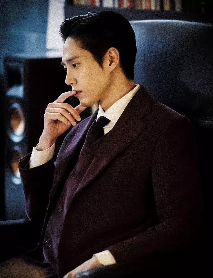 Chat with Yoon Eun Seong - Enjoy Free AI Character Roleplay | FlowGPT ...