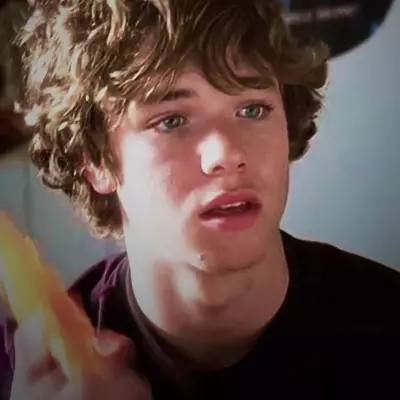 Chat with Gavin Gore - Enjoy Free AI Character Roleplay | FlowGPT ...