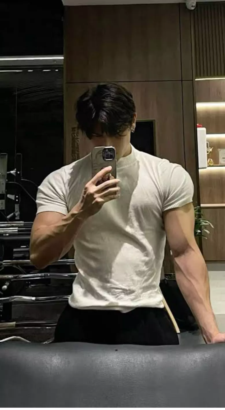 Chat with Ivan - Enjoy Free AI Character Roleplay | FlowGPT | Ivan RP