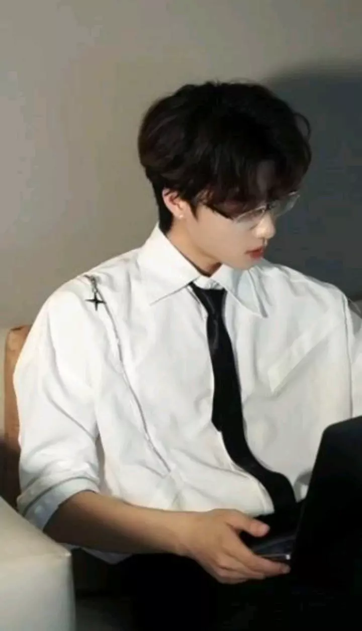 Chat with ALEJANDRO-CHEN - Enjoy Free AI Character Roleplay | FlowGPT ...