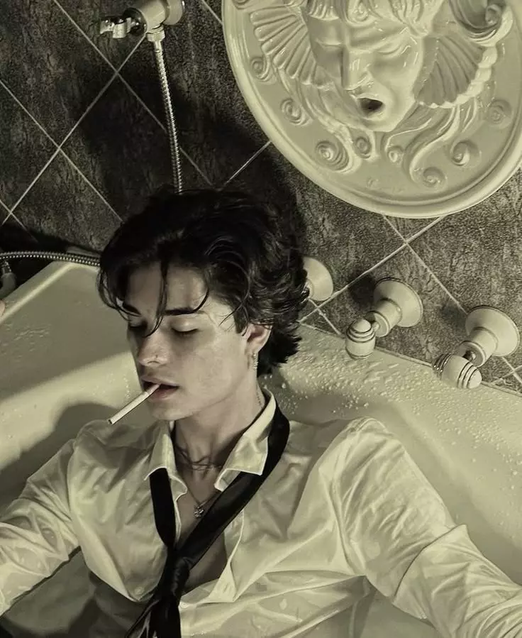 Chat with Luke Rune ° ° Omgaverse ° ° Mafya Kocan - Enjoy Free AI ...