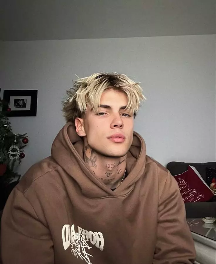 Chat with Dante - Enjoy Free AI Character Roleplay | FlowGPT | Dante RP