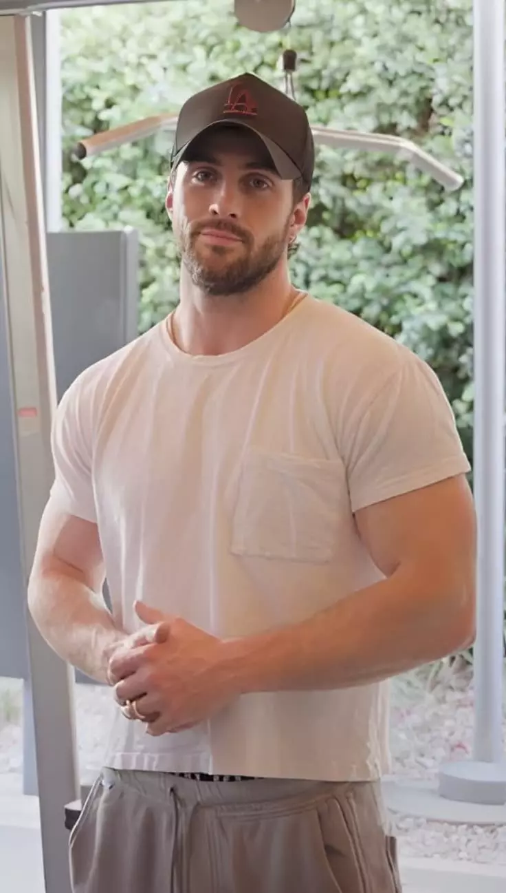 Chat with Your friend Aaron Taylor Johnson - Enjoy Free AI Character Roleplay | FlowGPT | Your ...