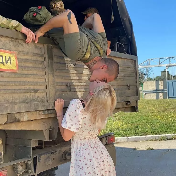 Chat with Simon Ghost Riley nsfw - Enjoy Free Unrestricted AI Character Roleplay No Filter ...