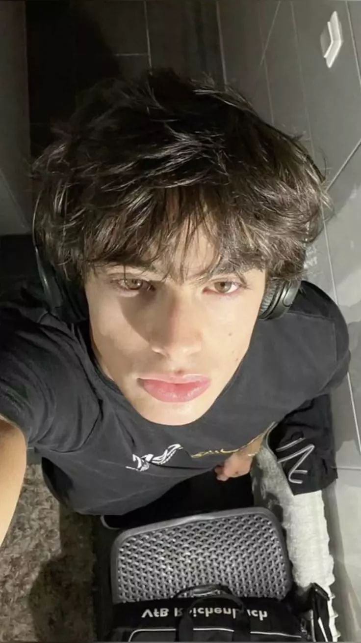 Chat with Ian - Enjoy Free AI Character Roleplay | FlowGPT | Ian RP